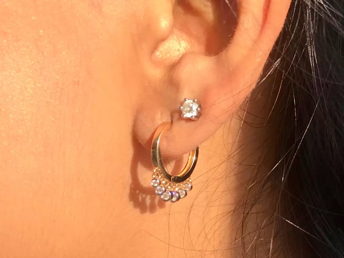 The Latest Earring Trends for Girls 2024: From Hoops to Studs - Feri.org