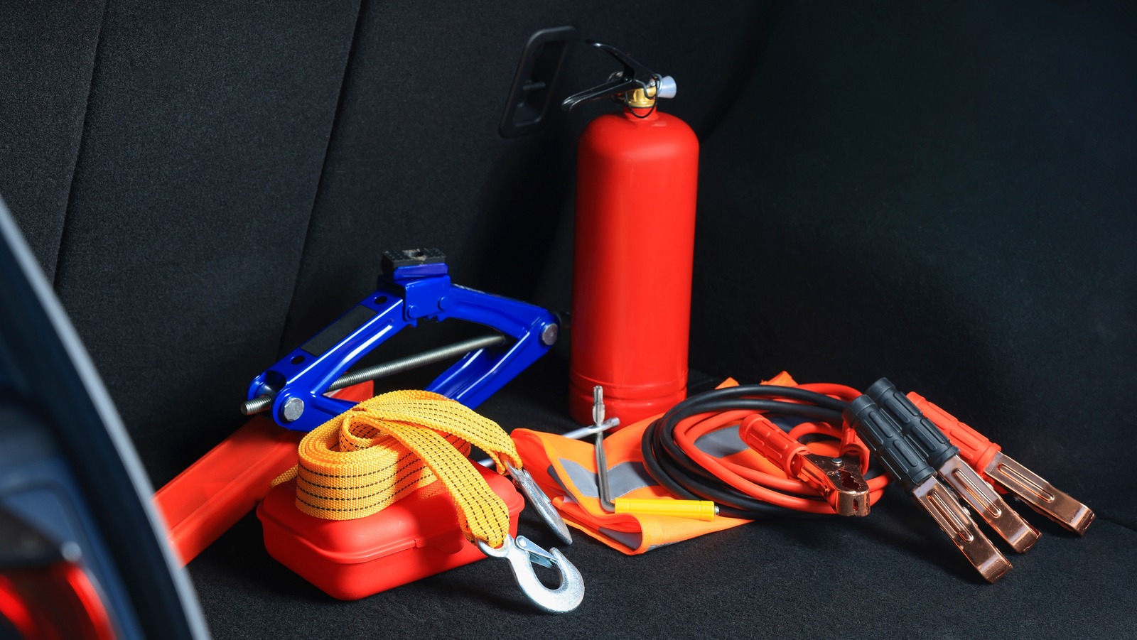 Essential Tools to Keep in Your Car for Emergencies - 2024 Guide - Feri.org